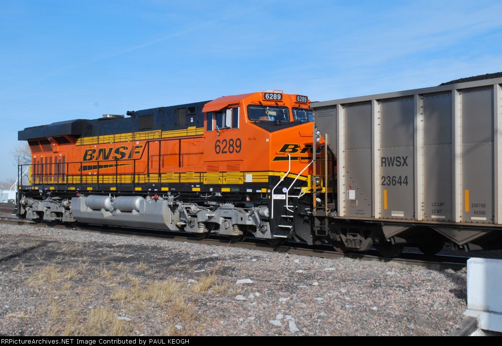 BNSF 6289 rolls south to Kansas City, Ks as a rear DPU unit on a loaded coal train at Carlin ...